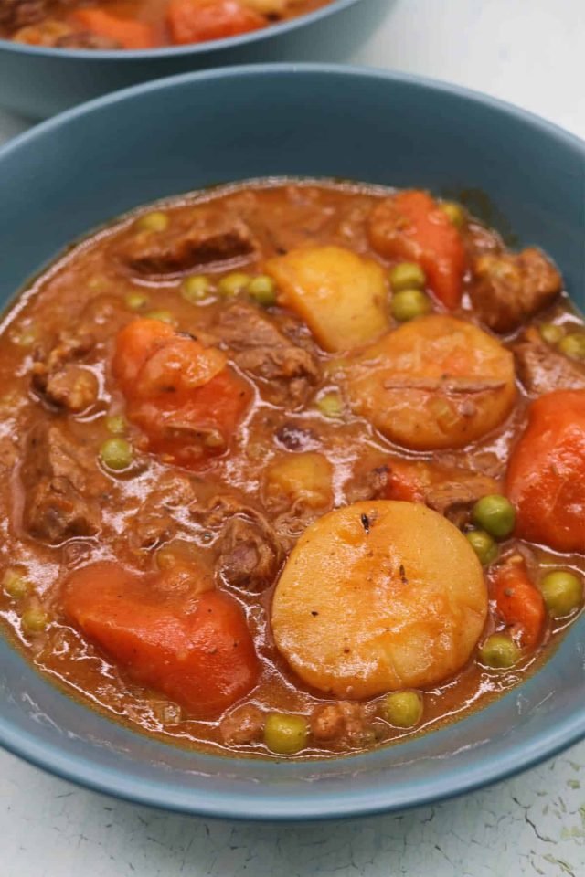 Slow Cooker Old Fashioned Beef Stew - Felly Bull