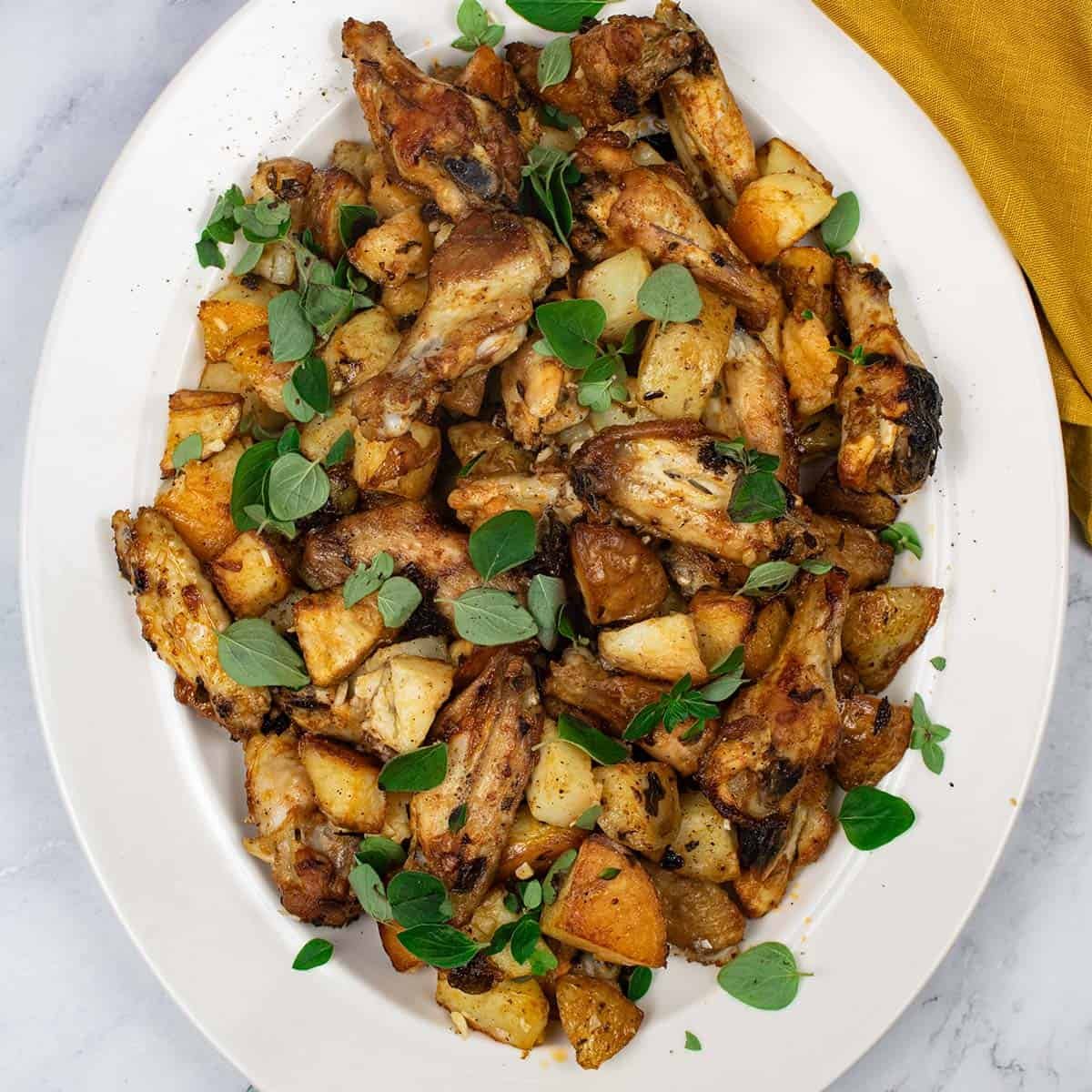 Roasted Chicken Wings with Roast Potatoes, Oregano and Garlic - Felly Bull