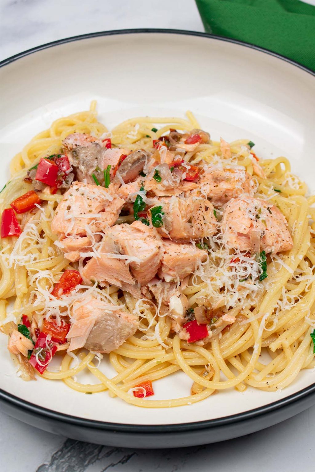 Spaghetti with Hot Smoked Salmon, Chilli and White Wine - Felly Bull