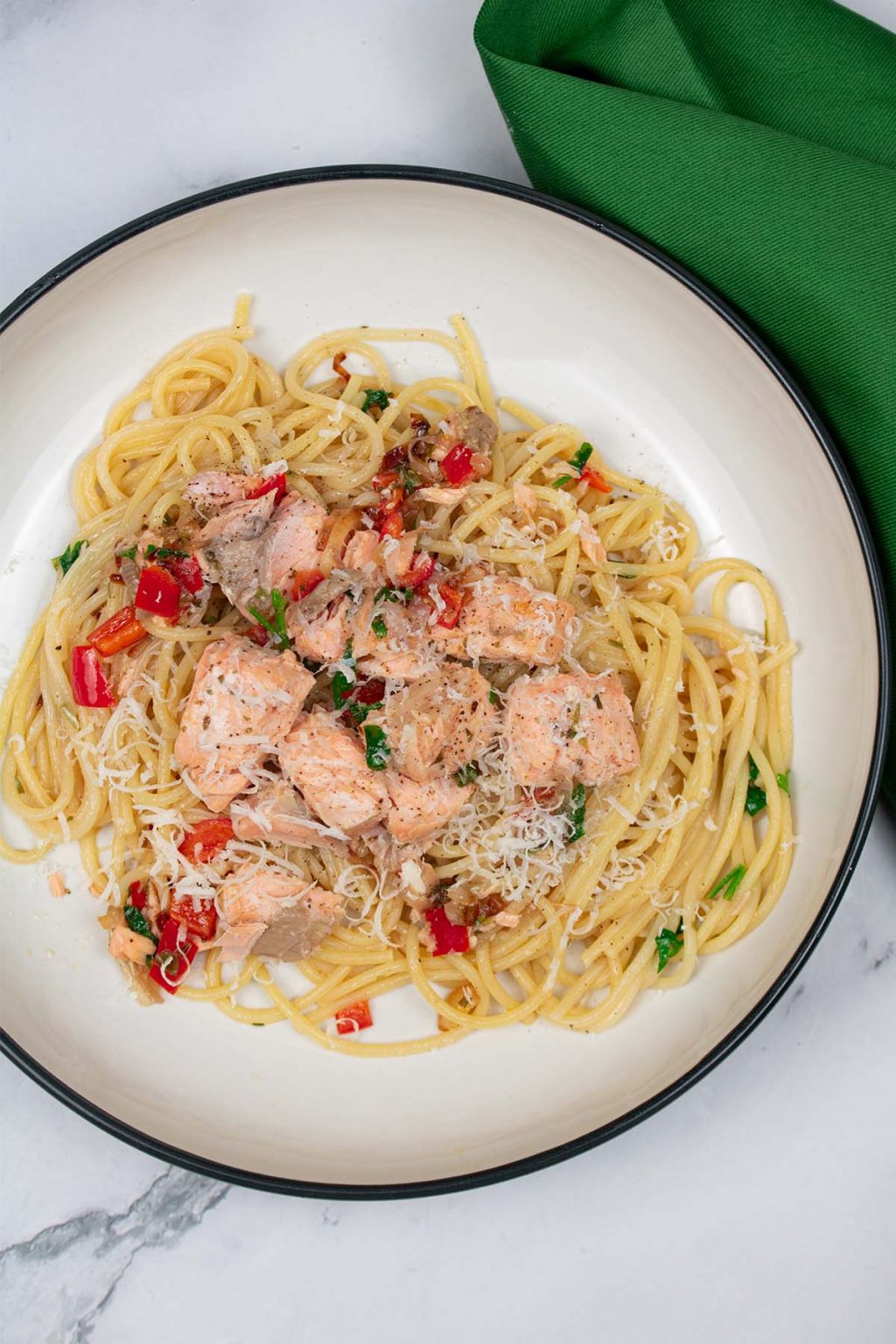 Spaghetti with Hot Smoked Salmon, Chilli and White Wine - Felly Bull