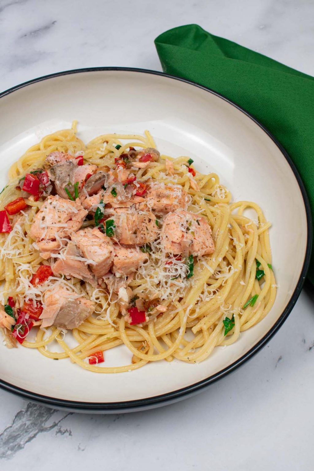 Spaghetti with Hot Smoked Salmon, Chilli and White Wine - Felly Bull
