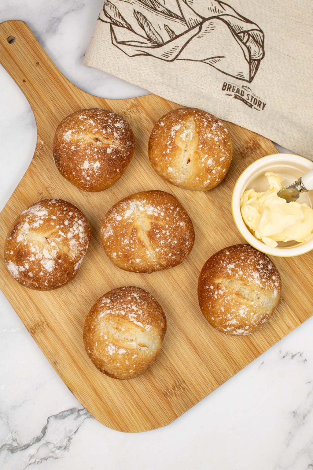 Crusty White Dinner Rolls - Felly Bull