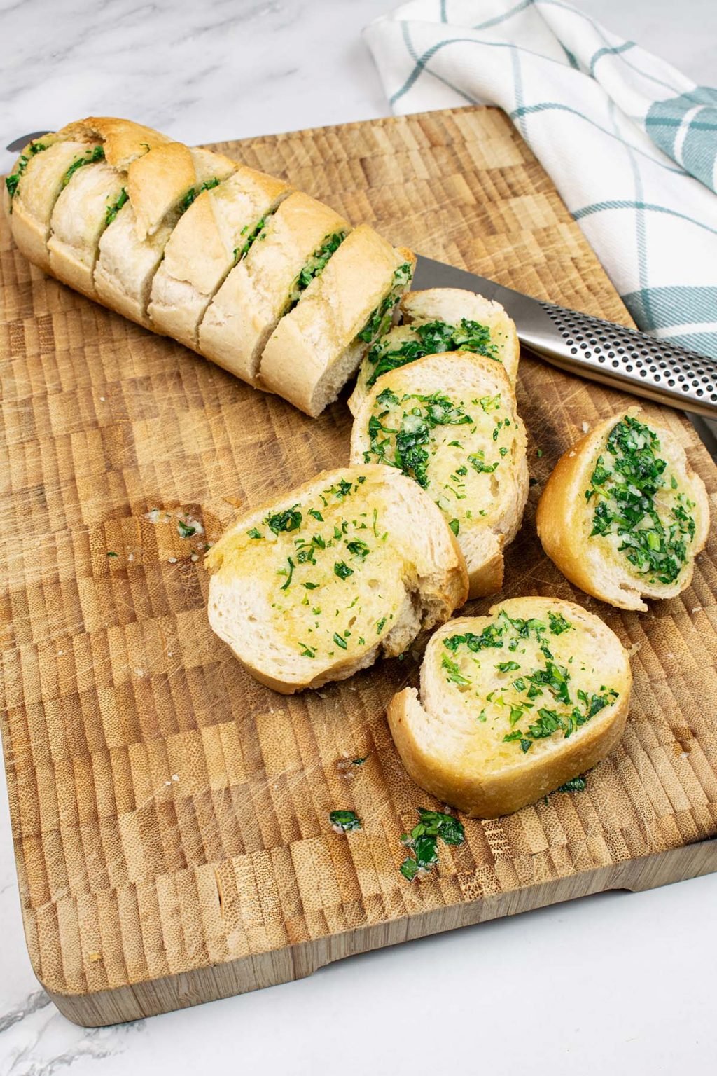 Quick and Easy Garlic Baguette - Felly Bull