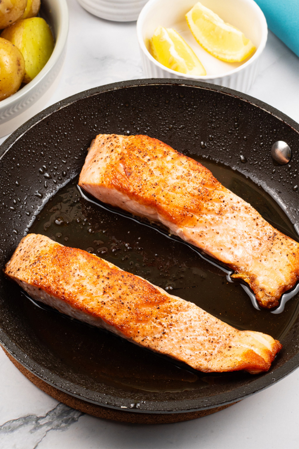 Crispy Pan-Fried Salmon Fillets - Felly Bull