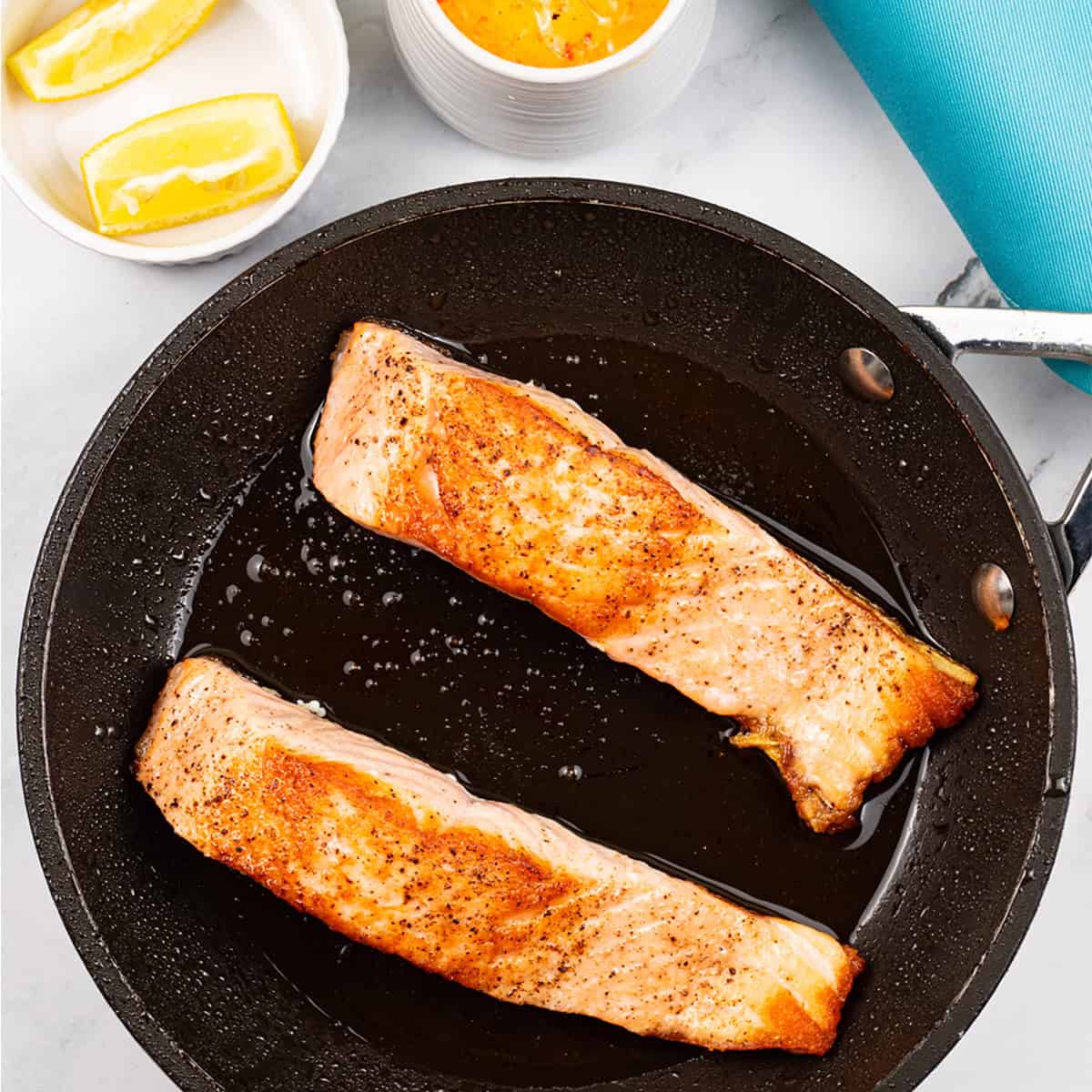 Crispy Pan-Fried Salmon Fillets - Felly Bull
