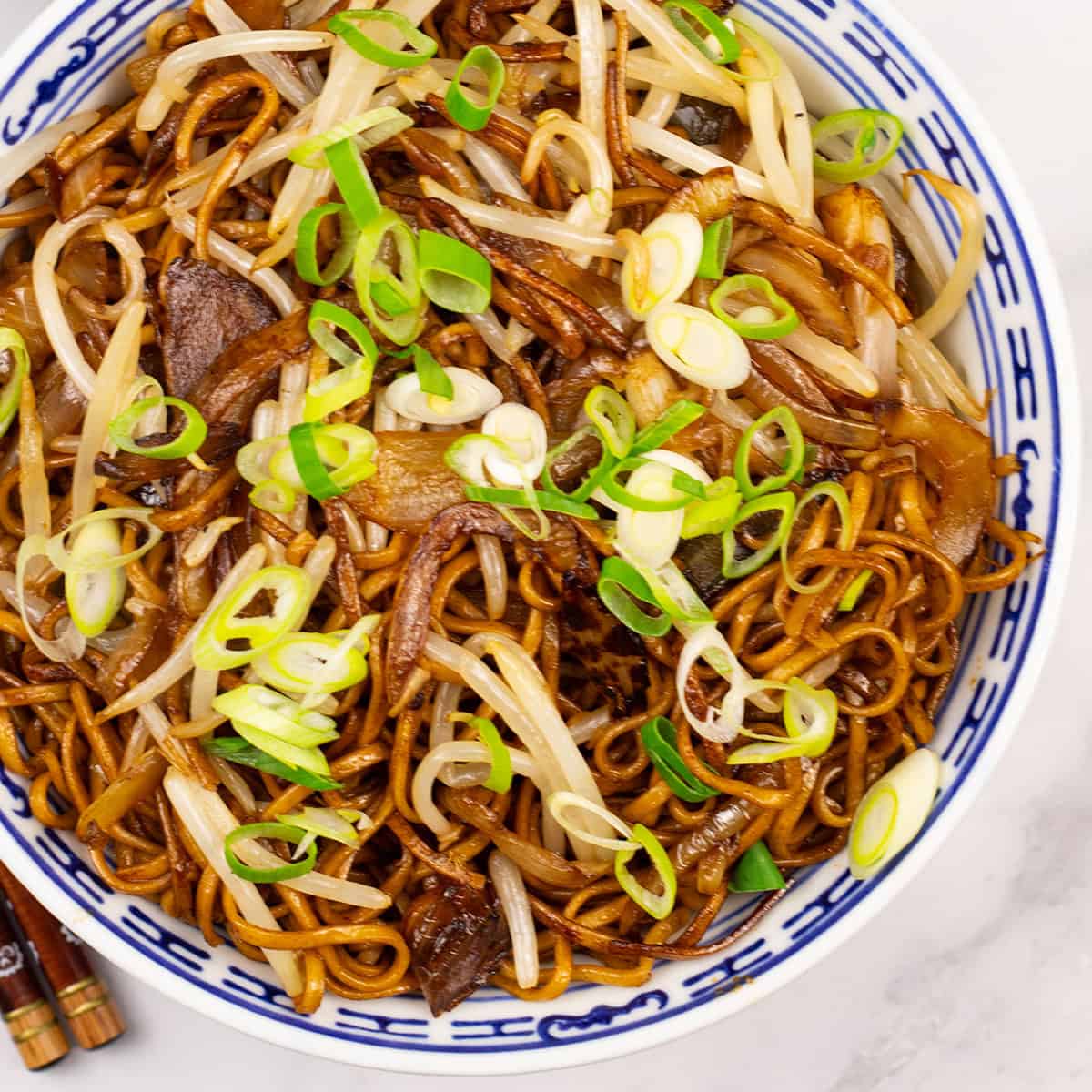 Fried Noodles with Beansprouts - Felly Bull